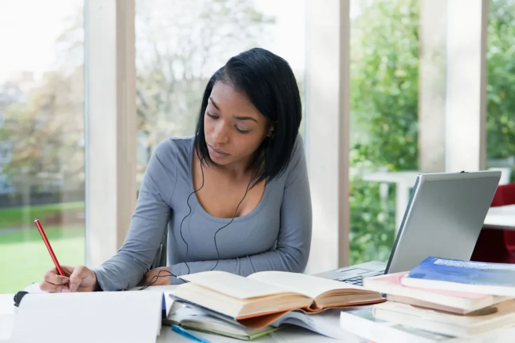 Should You Use Admission Essay Writing Services? Here’s What Experts ...
